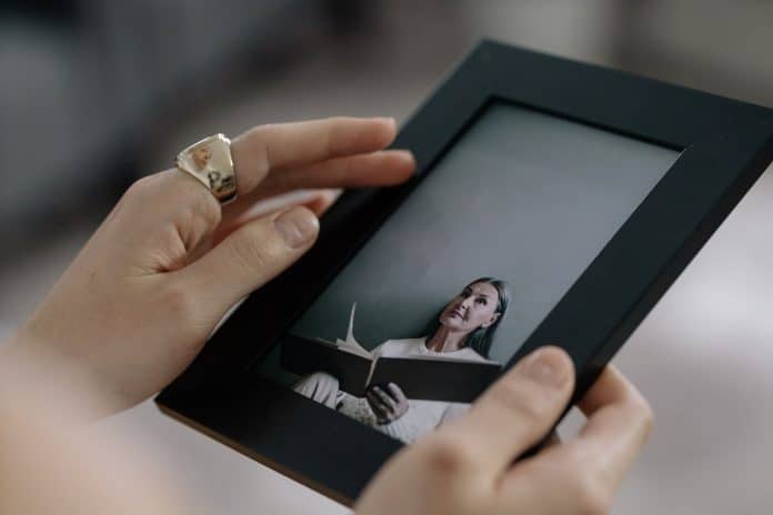 Wi-Fi Digital Frames Explained to Help You Get Big Value! | Pix-Star Blog